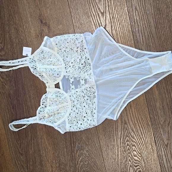 Anthropologie | Intimates & Sleepwear | Nwtanthropologie Lace Bodysuit ...